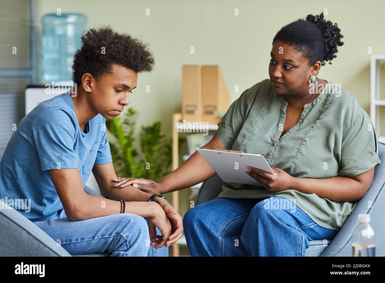 Teenager feeling guilty hi-res stock photography and images - Alamy