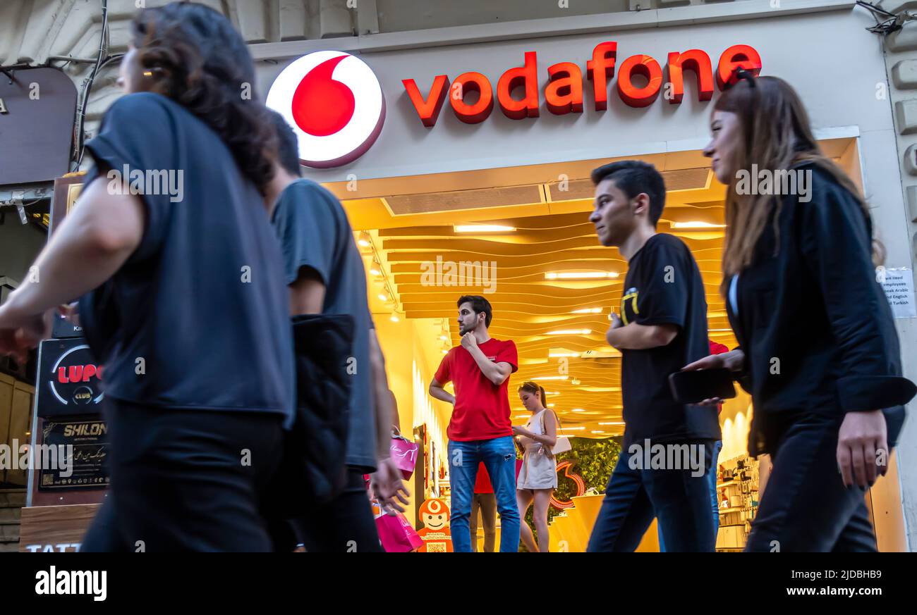 Mobile storefront shopping hi-res stock photography and images - Alamy