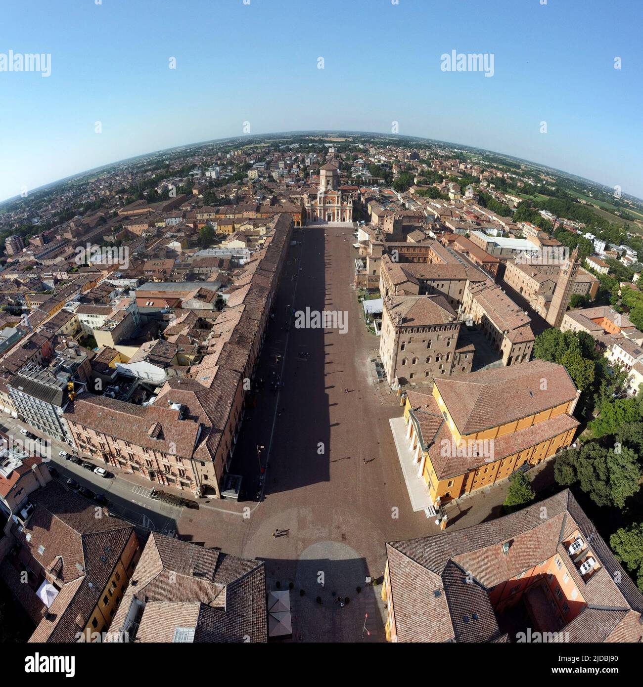 Modena cathedral aerial hi-res stock photography and images - Alamy