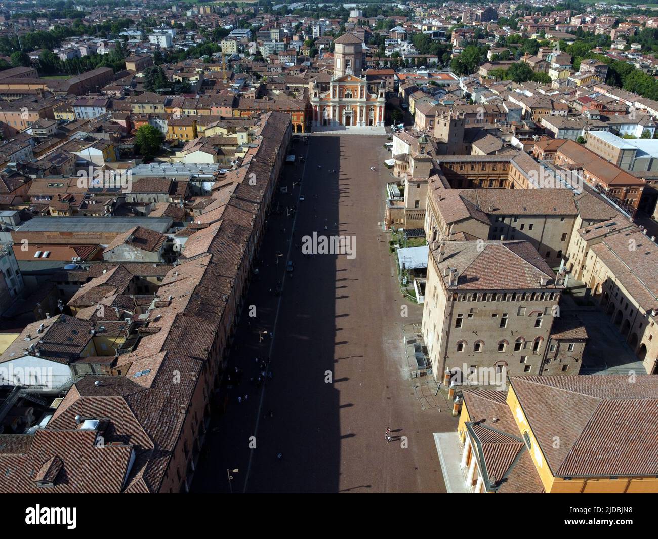 Modena cathedral aerial hi-res stock photography and images - Alamy