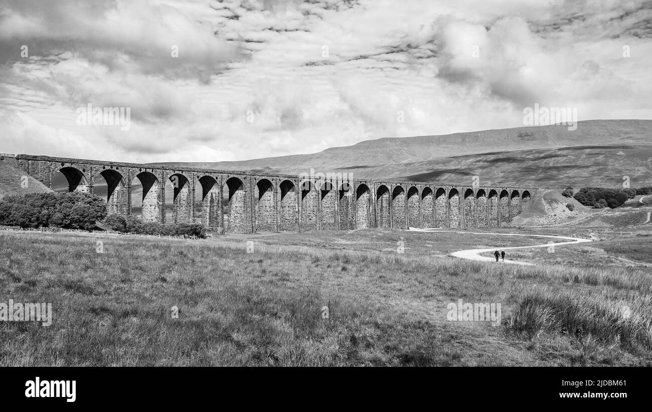 On the line 2022 Black and White Stock Photos & Images - Alamy