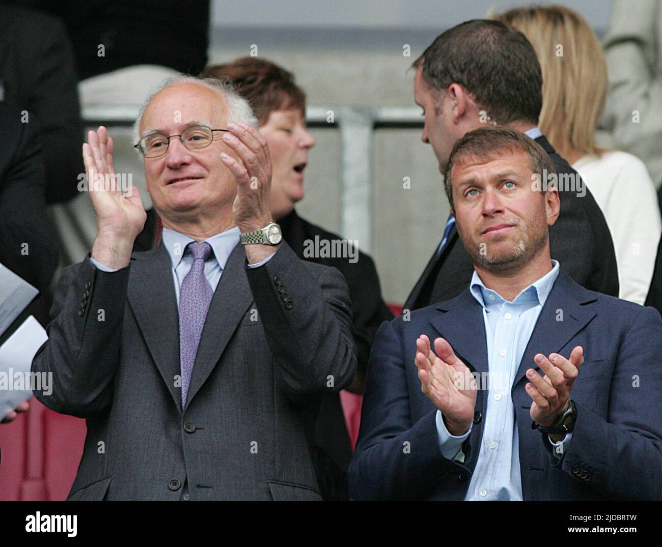File photo dated 14-08-2005 of Bruce Buck (left) and Roman Abramovich ...