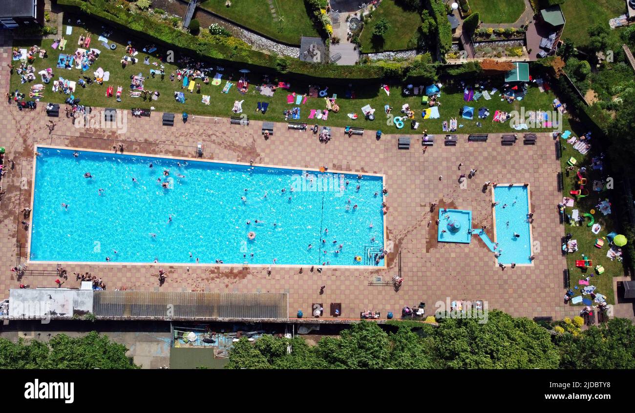 Bourne lido hi-res stock photography and images - Alamy