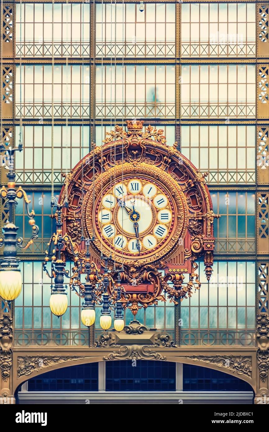 Station clock in hi-res stock photography and images - Alamy