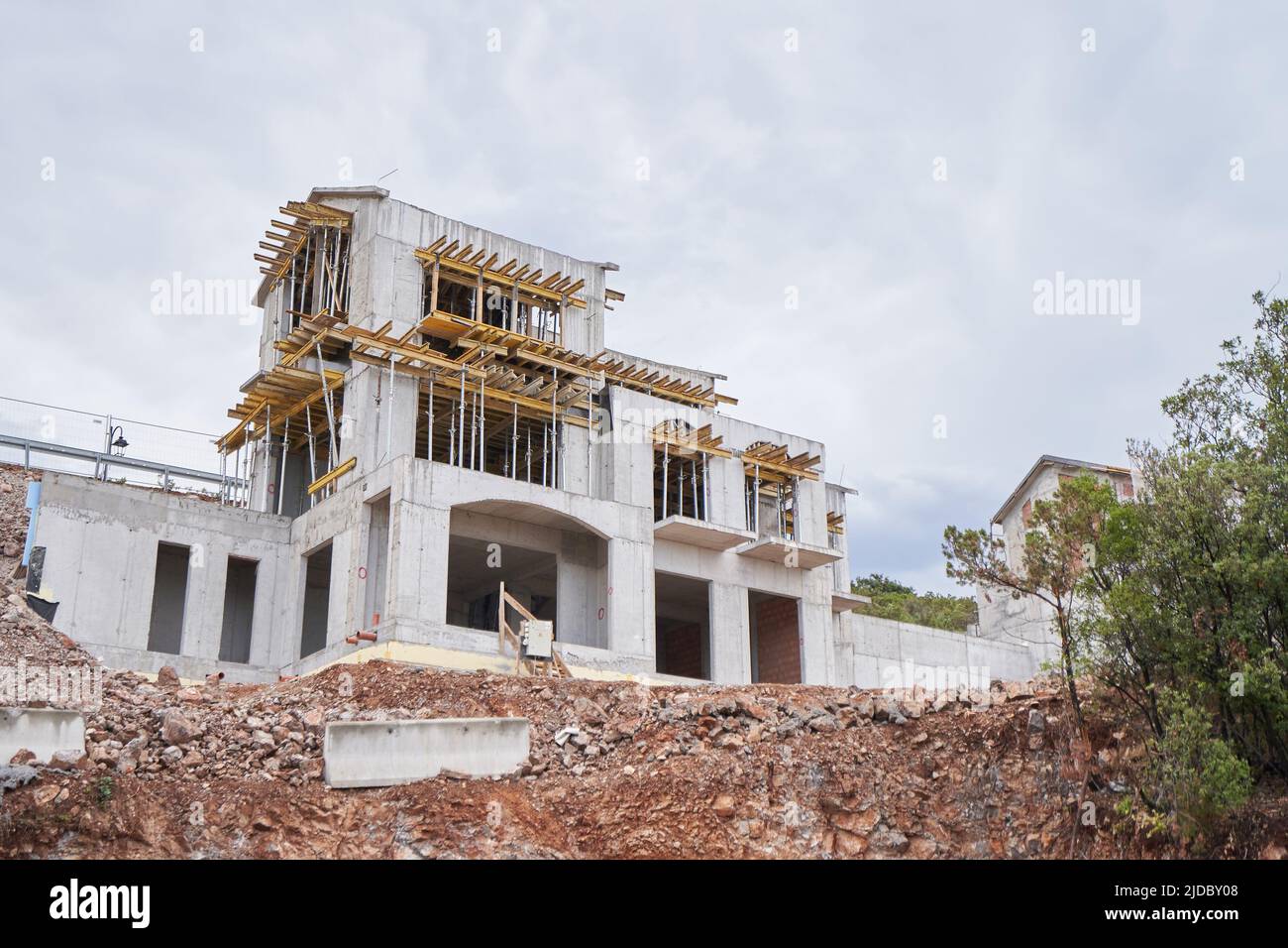 Modern reinforced concrete house under construction Stock Photo - Alamy