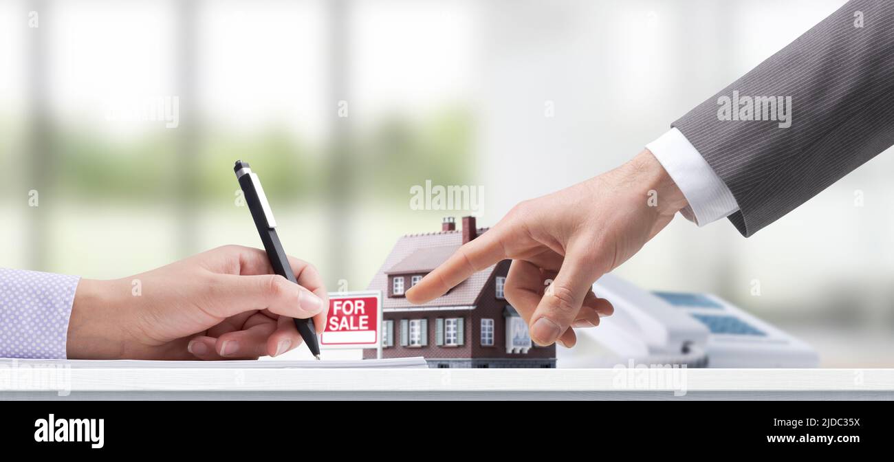 Customer signing a house purchase agreement, real estate concept Stock ...
