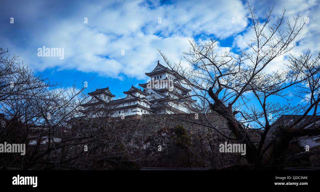 Roof detail himeji castle himeji hi-res stock photography and images ...