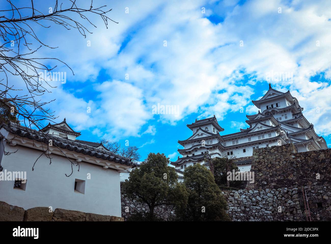 Roof detail himeji castle himeji hi-res stock photography and images ...