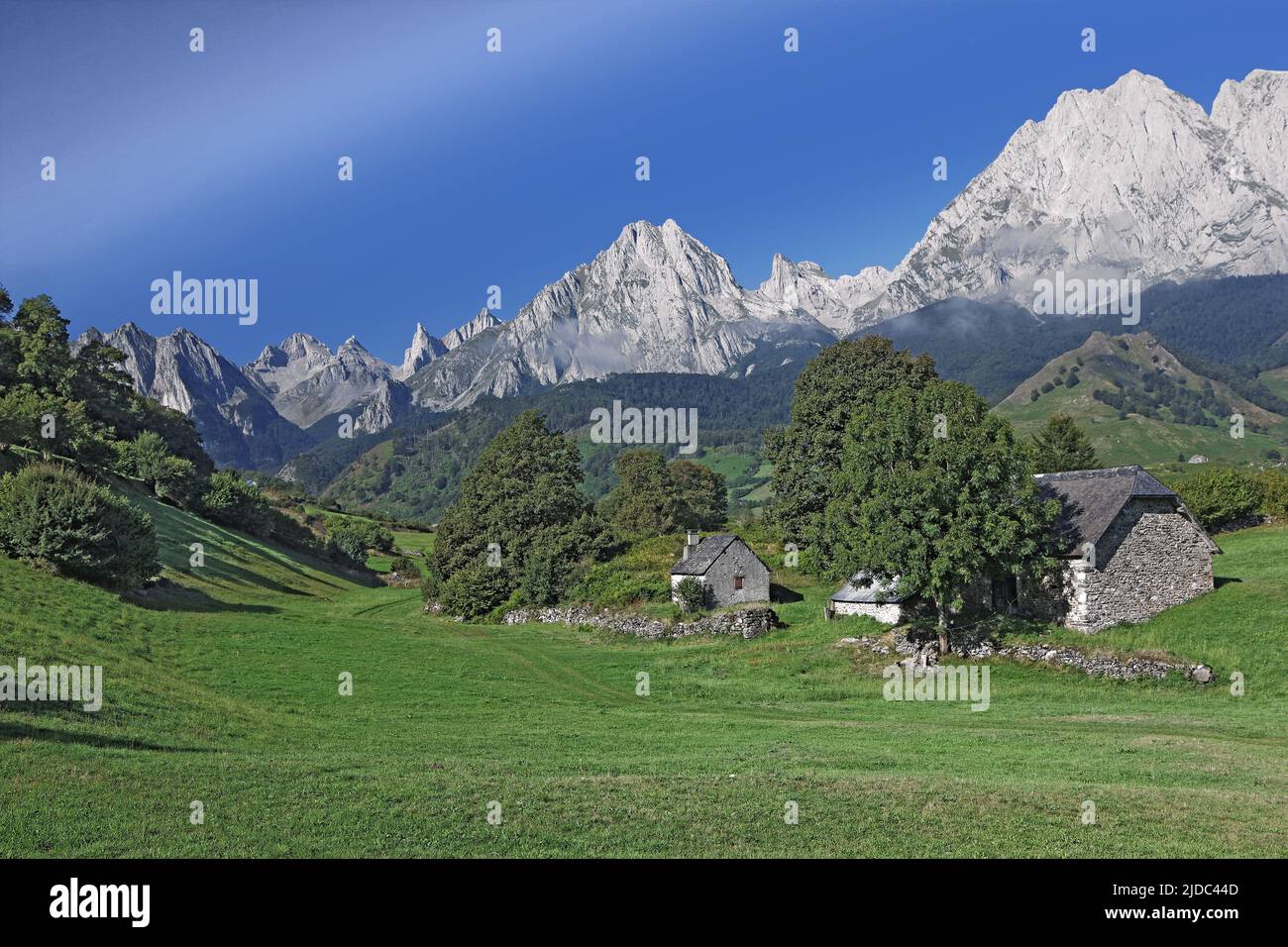 Cirque de lescun hi-res stock photography and images - Alamy