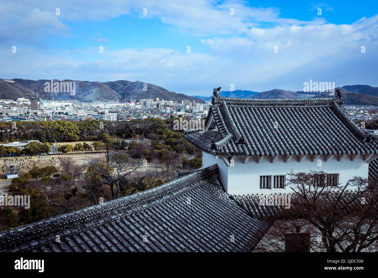 Roof detail himeji castle himeji hi-res stock photography and images ...