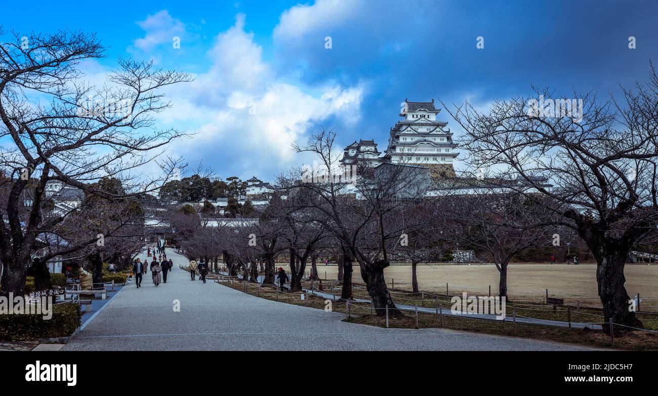 Roof detail himeji castle himeji hi-res stock photography and images ...