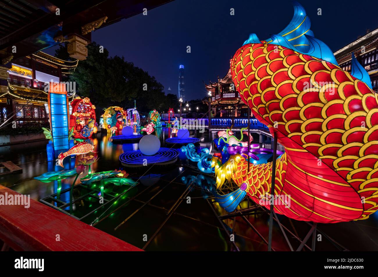 A crowd of tourists walk through the famous Nine-turning-bridge of Yu ...
