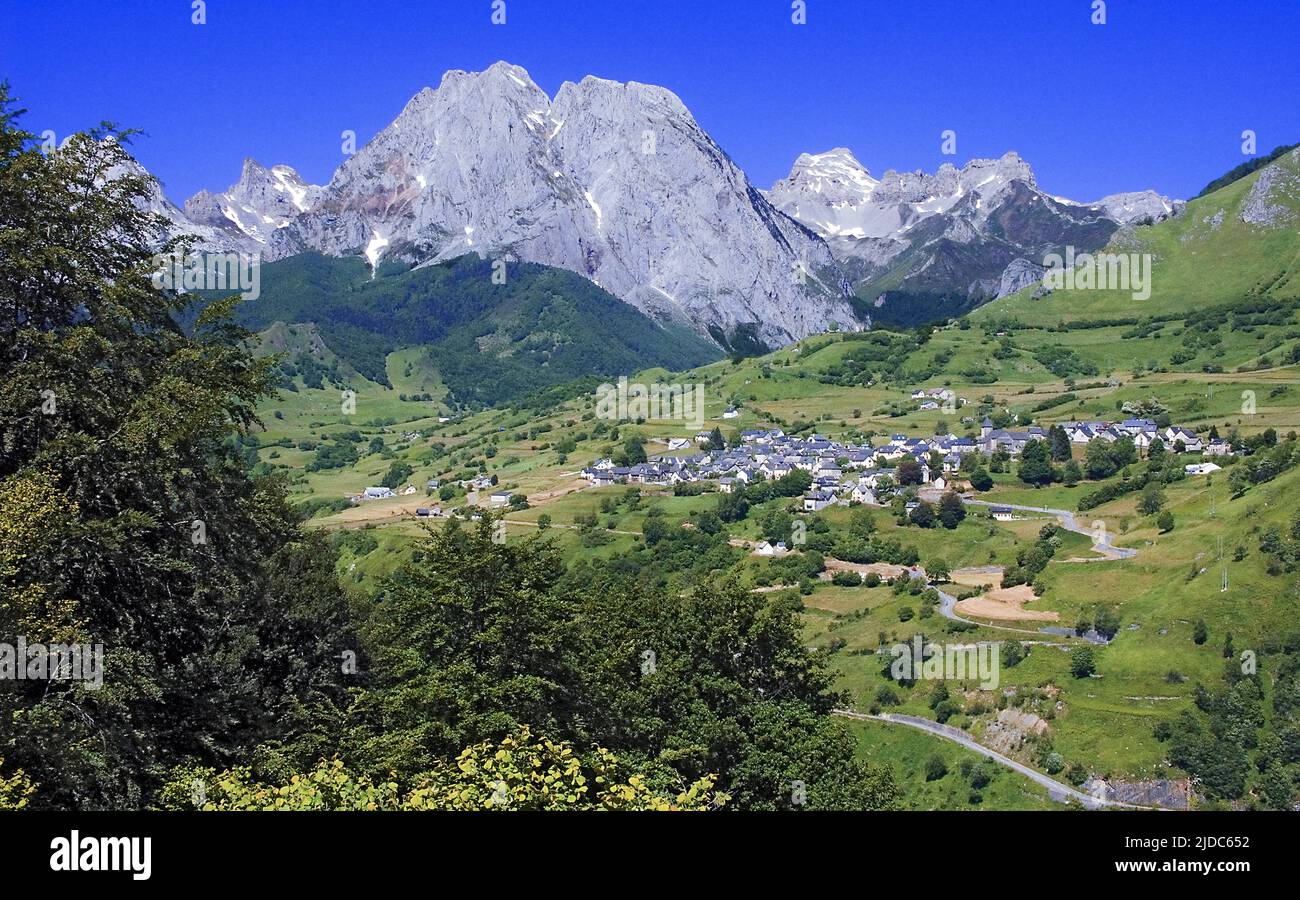 Cirque de lescun hi-res stock photography and images - Alamy