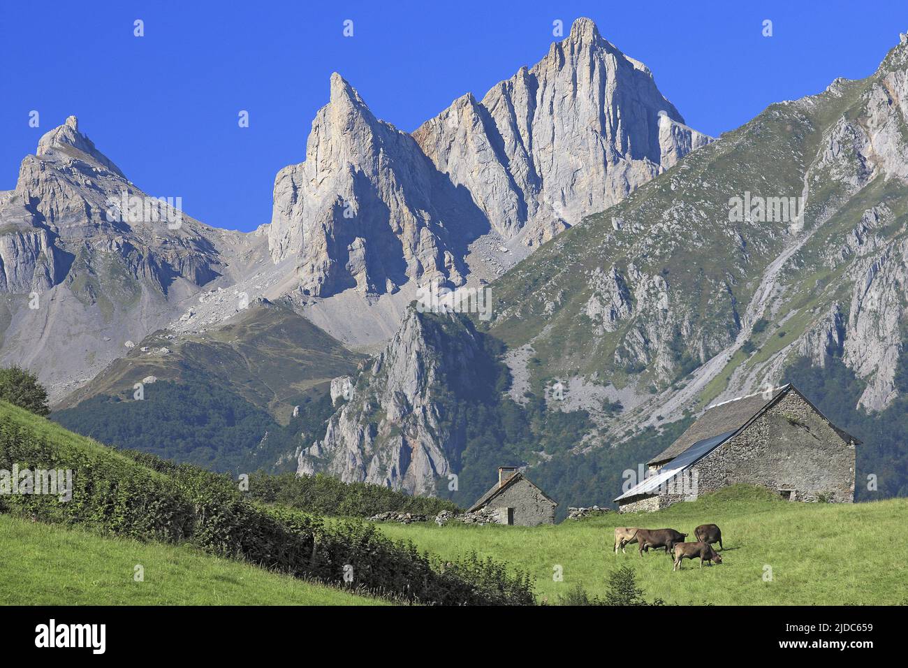 Cirque of lescun hi-res stock photography and images - Alamy