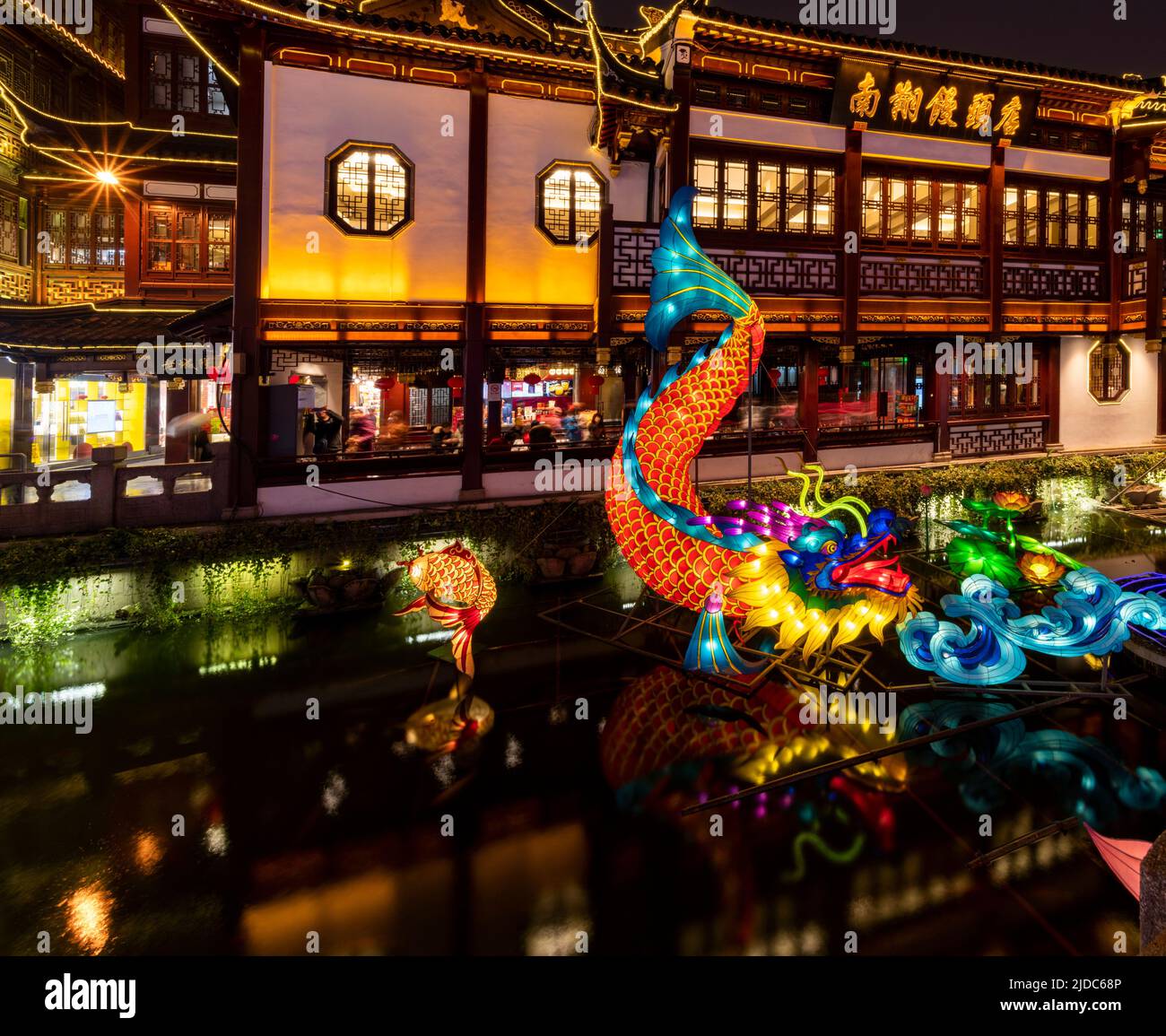 A crowd of tourists walk through the famous Nine-turning-bridge of Yu ...