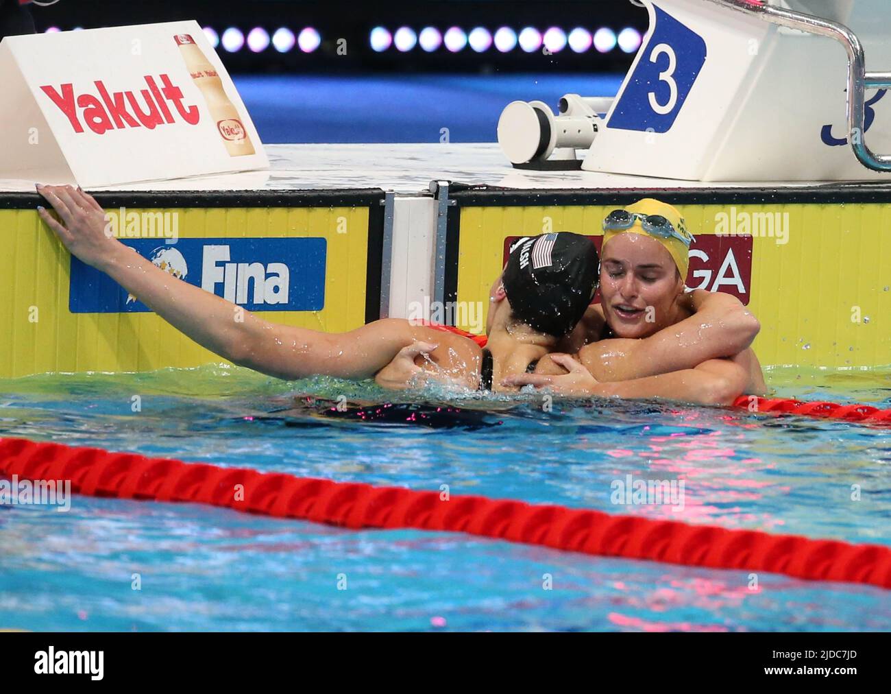 Alex Walsh of USA and Kaylee Mc Keown of Australie Final 200 M Medley ...