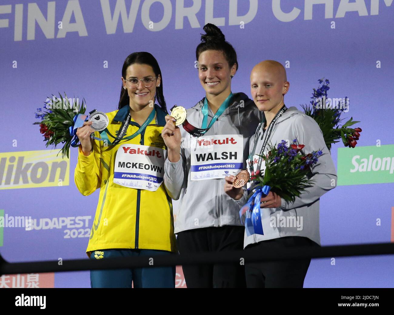 Kaylee Mc Keown of Australie , Alex Walsh and Leah Hayes of USA Podium ...