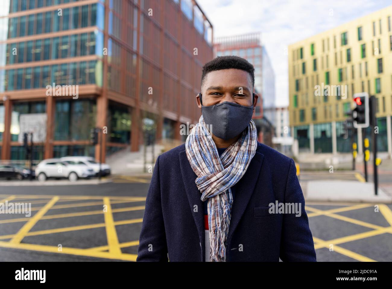 Man covering face scarf hi-res stock photography and images - Alamy