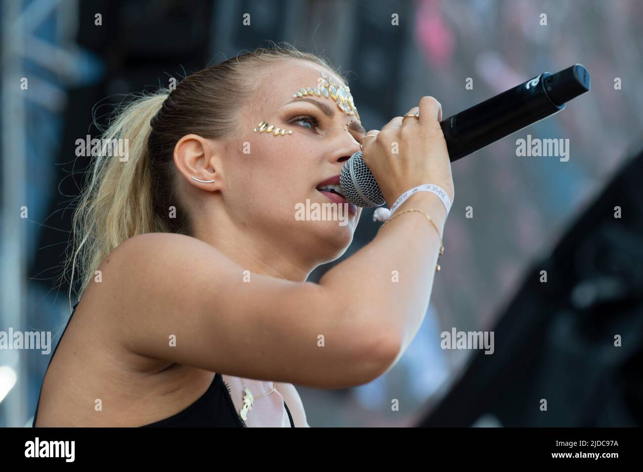 Oberhausen, Deutschland. 11th June, 2022. CAROLINA, singer, pop singer ...