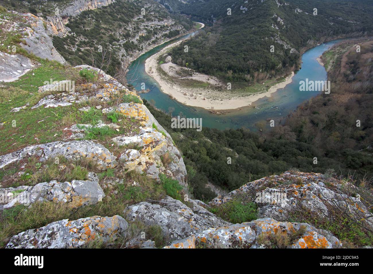 France, Gard Russan Sainte-Anastasie, gorges du Gardon, le Castellas ...