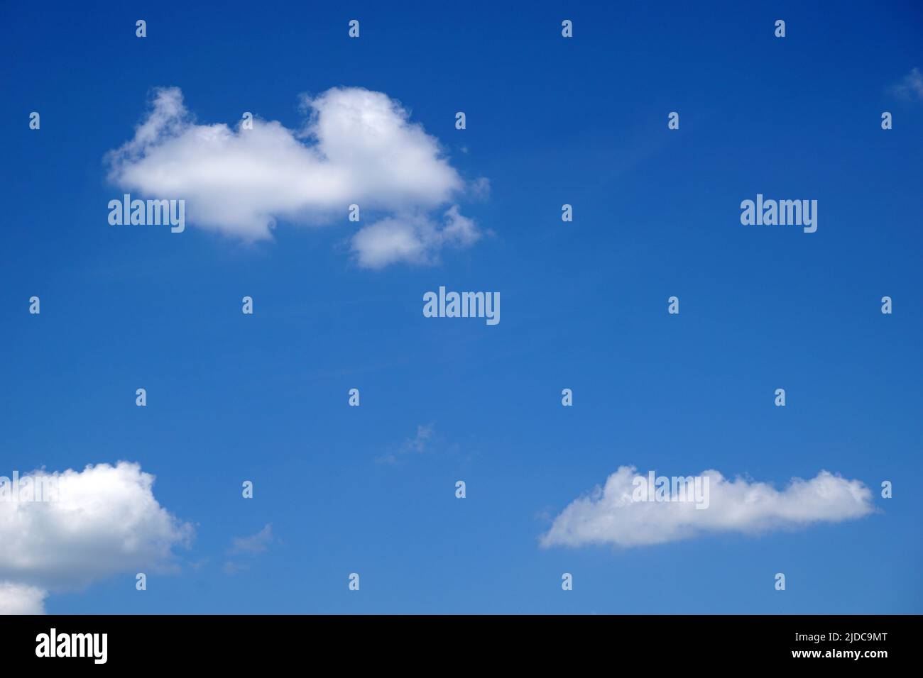 Blue sky with small cumulus clouds Stock Photo - Alamy
