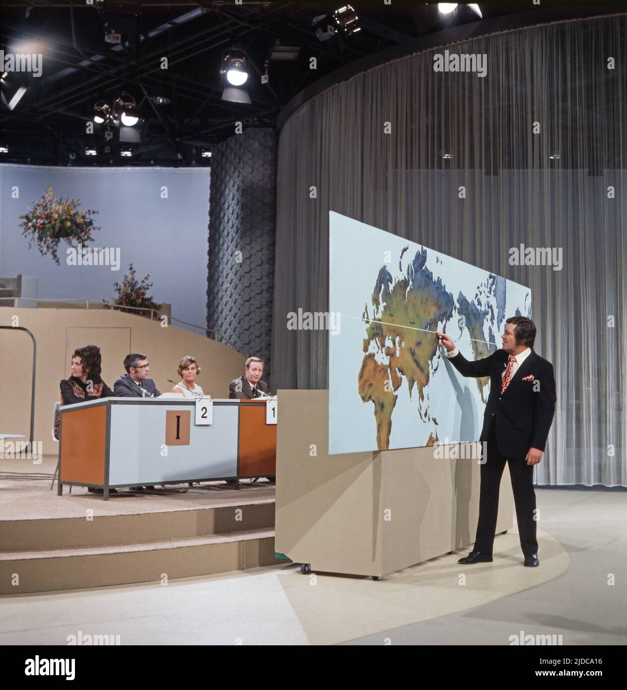 Tv game show 1970s hi-res stock photography and images - Alamy