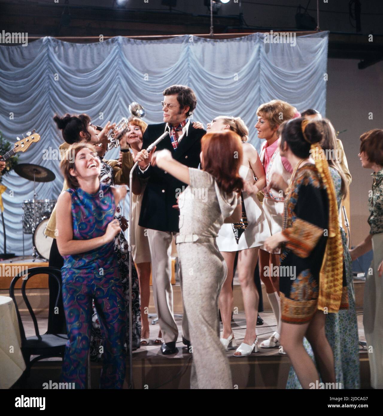 Bernd Spier, deutscher Schlagersänger, bei einem Auftritt in einer ...