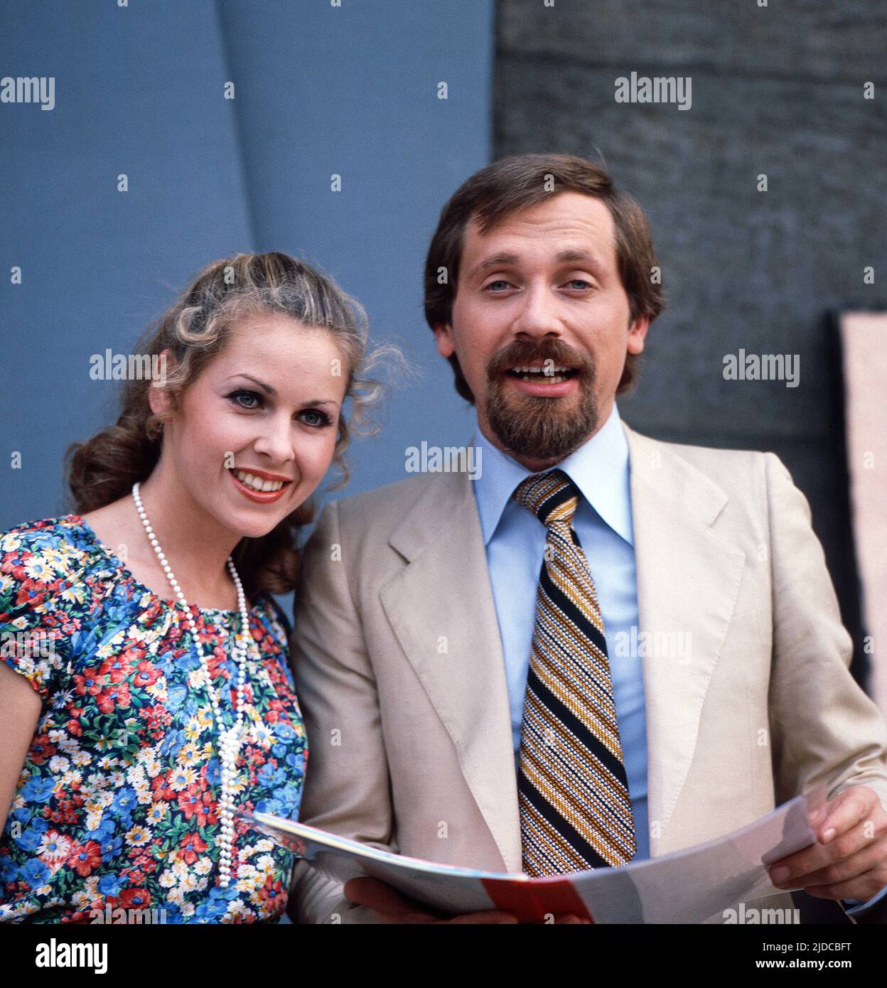 Jahrmarkt, Spielshow, Deutschland 1977, Moderator Peter Rapp mit ...