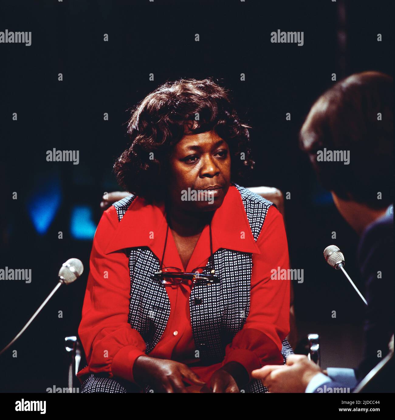Sarah Vaughan, amerikanische Sängerin und bedeutende Jazz Vokalistin ...