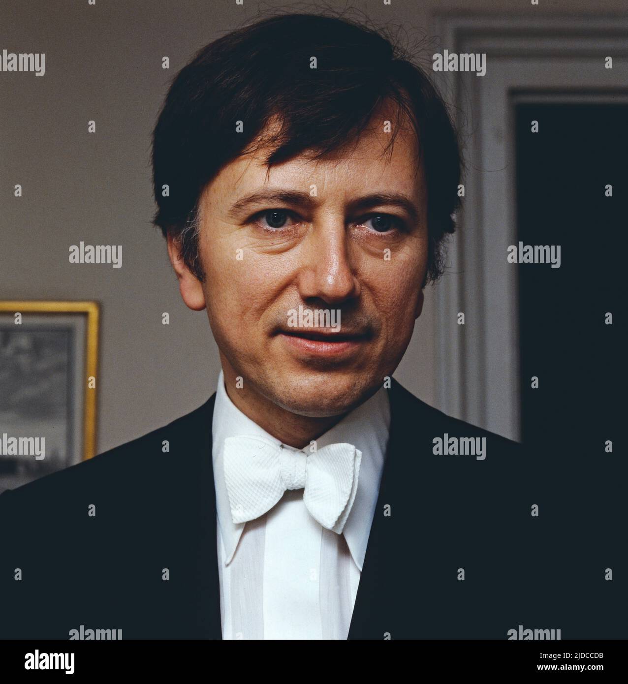 Tamas Vasary, ungarischer Pianist und Dirigent, Portraitaufnahme ...