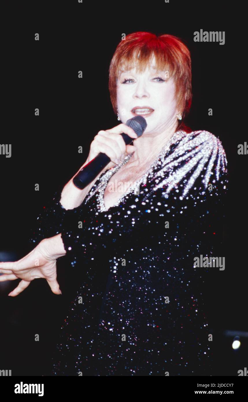 American actress and singer hi-res stock photography and images - Alamy