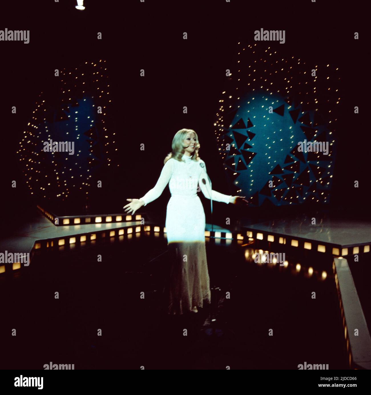 Clodagh rodgers hi-res stock photography and images - Alamy