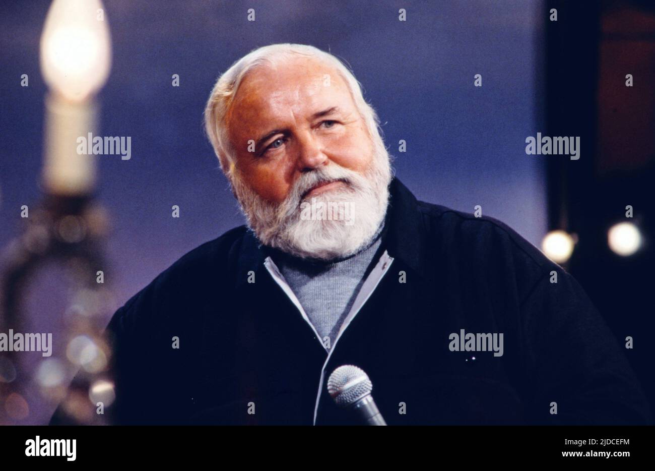 Glenn Yarbrough, amerikanischer Sänger und Gitarrist, TV Auftritt in ...