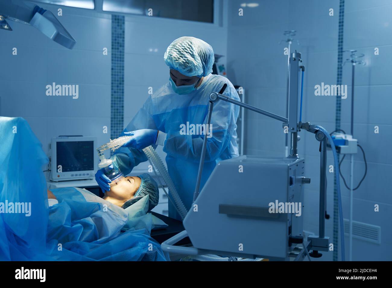 Careful anesthesiologist putting mask on the face of patient Stock ...