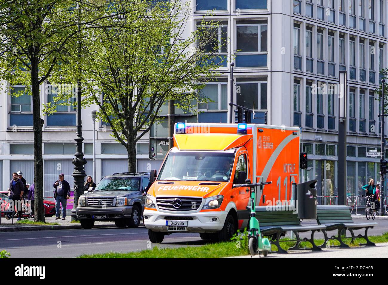 Medical emergency transport hi-res stock photography and images - Alamy