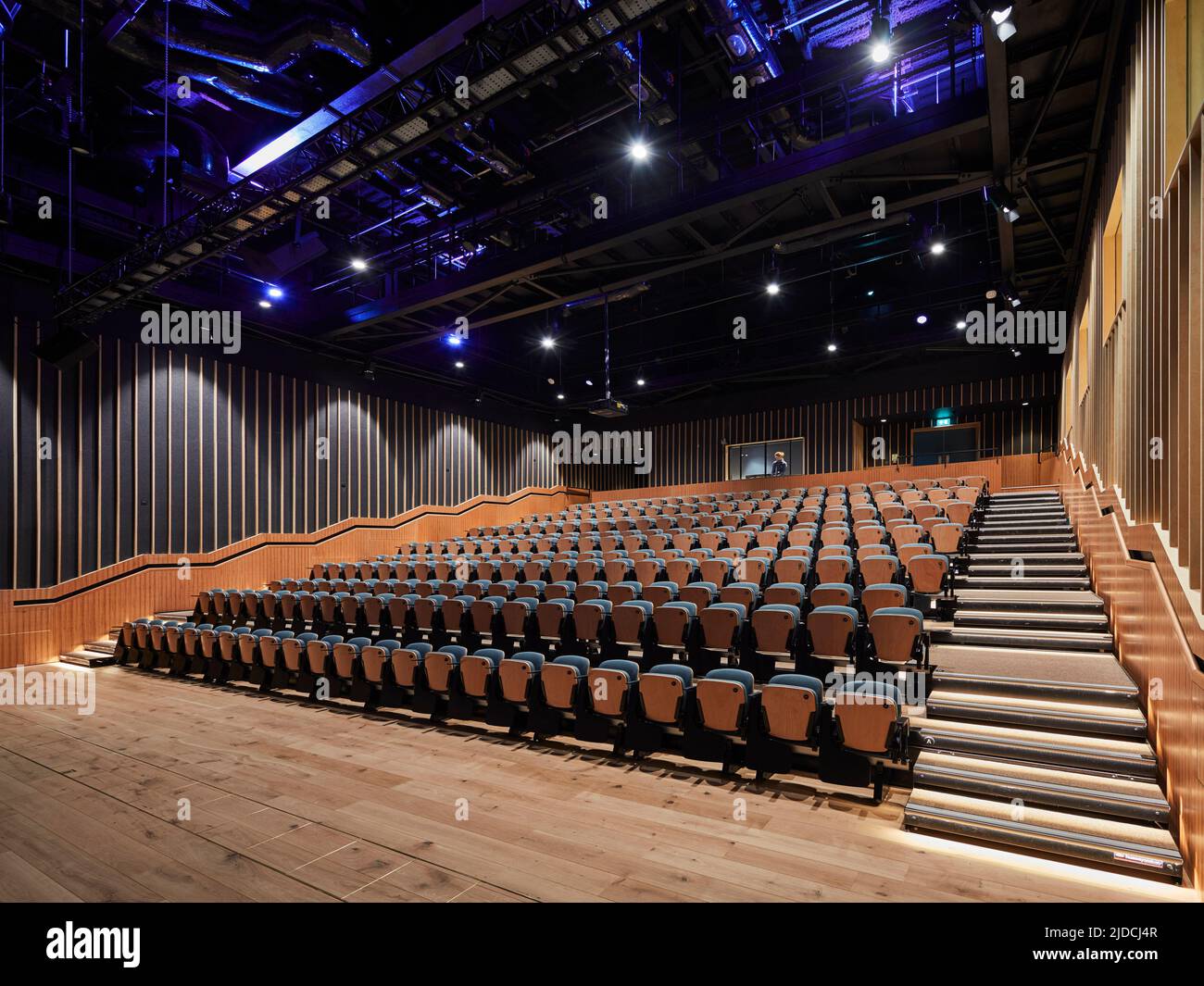 Lecture theatre full hi-res stock photography and images - Alamy
