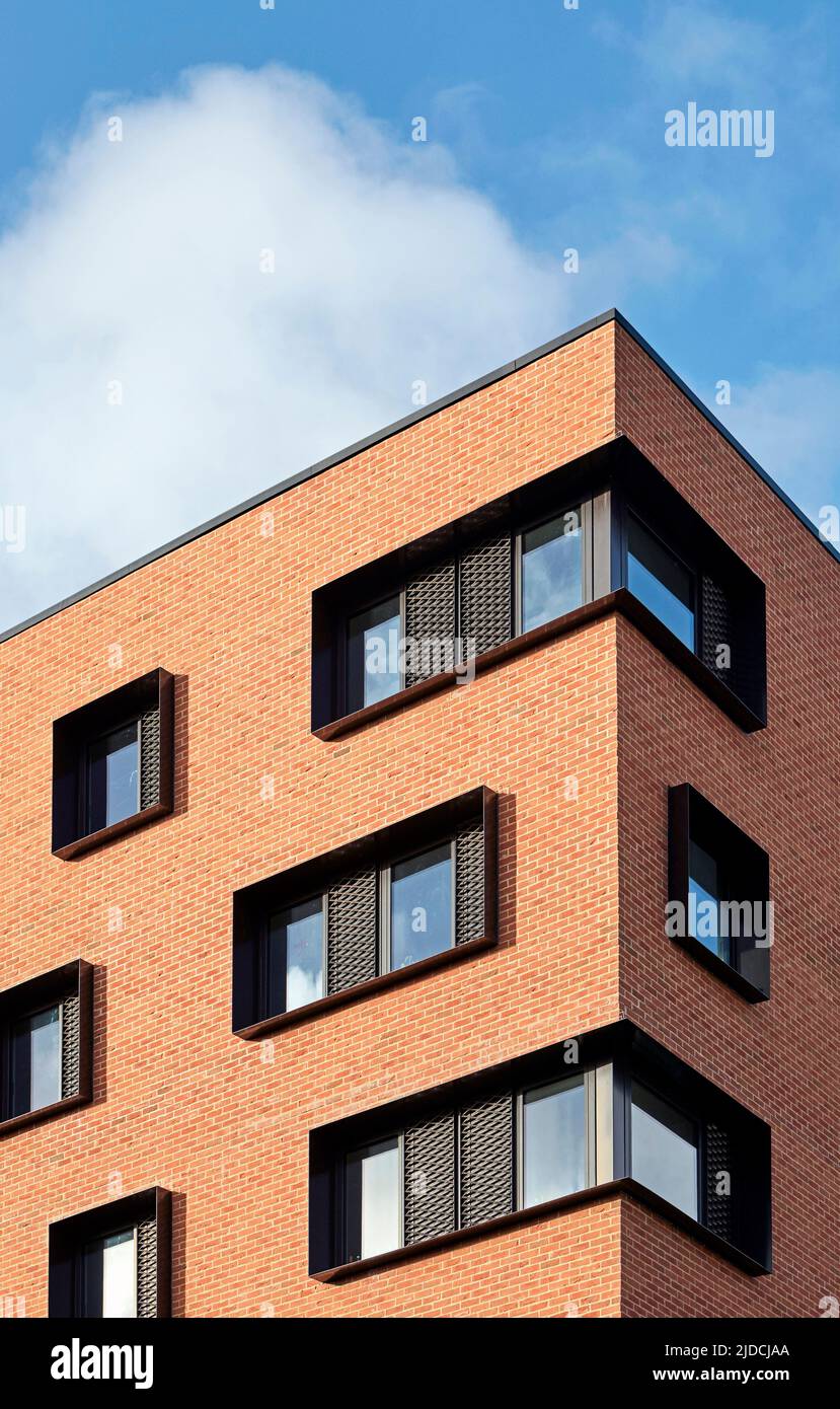 Wrap around corner windows hi-res stock photography and images - Alamy