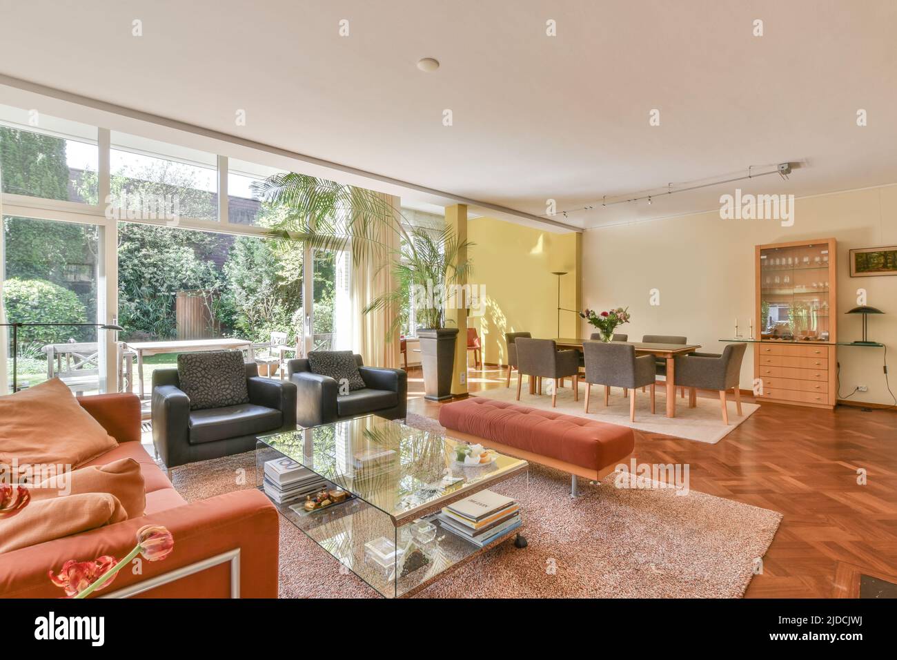 Spacious table hi-res stock photography and images - Alamy