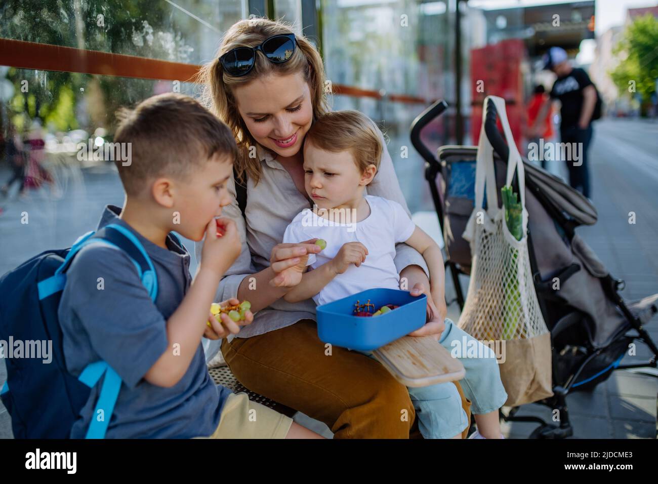 Woman bus stop eating hi-res stock photography and images - Alamy