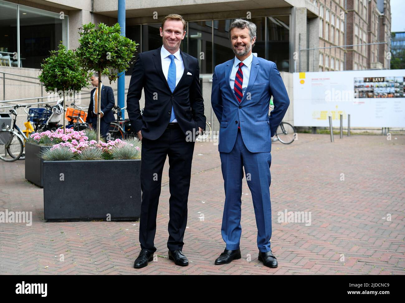 Shell headquarters hague hi-res stock photography and images - Alamy