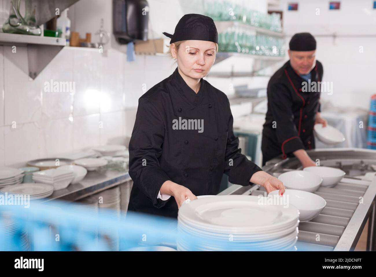 Preparing plates hi-res stock photography and images - Alamy