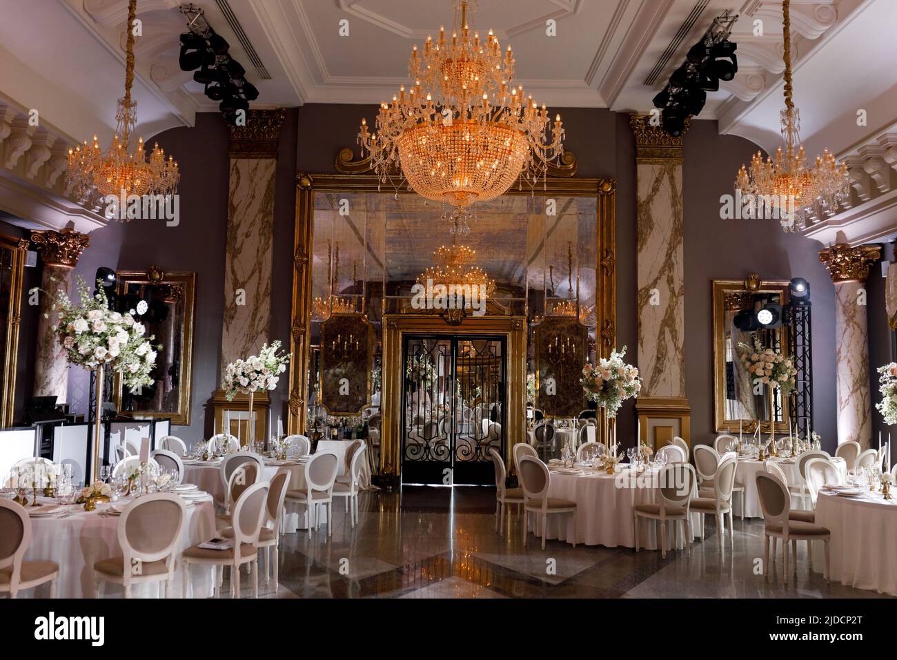 Elegant banquet hall for a wedding party Stock Photo - Alamy