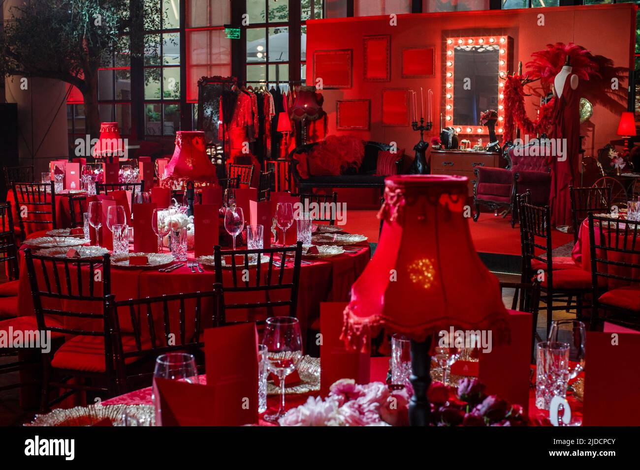 Elegant banquet hall for a wedding party Stock Photo - Alamy