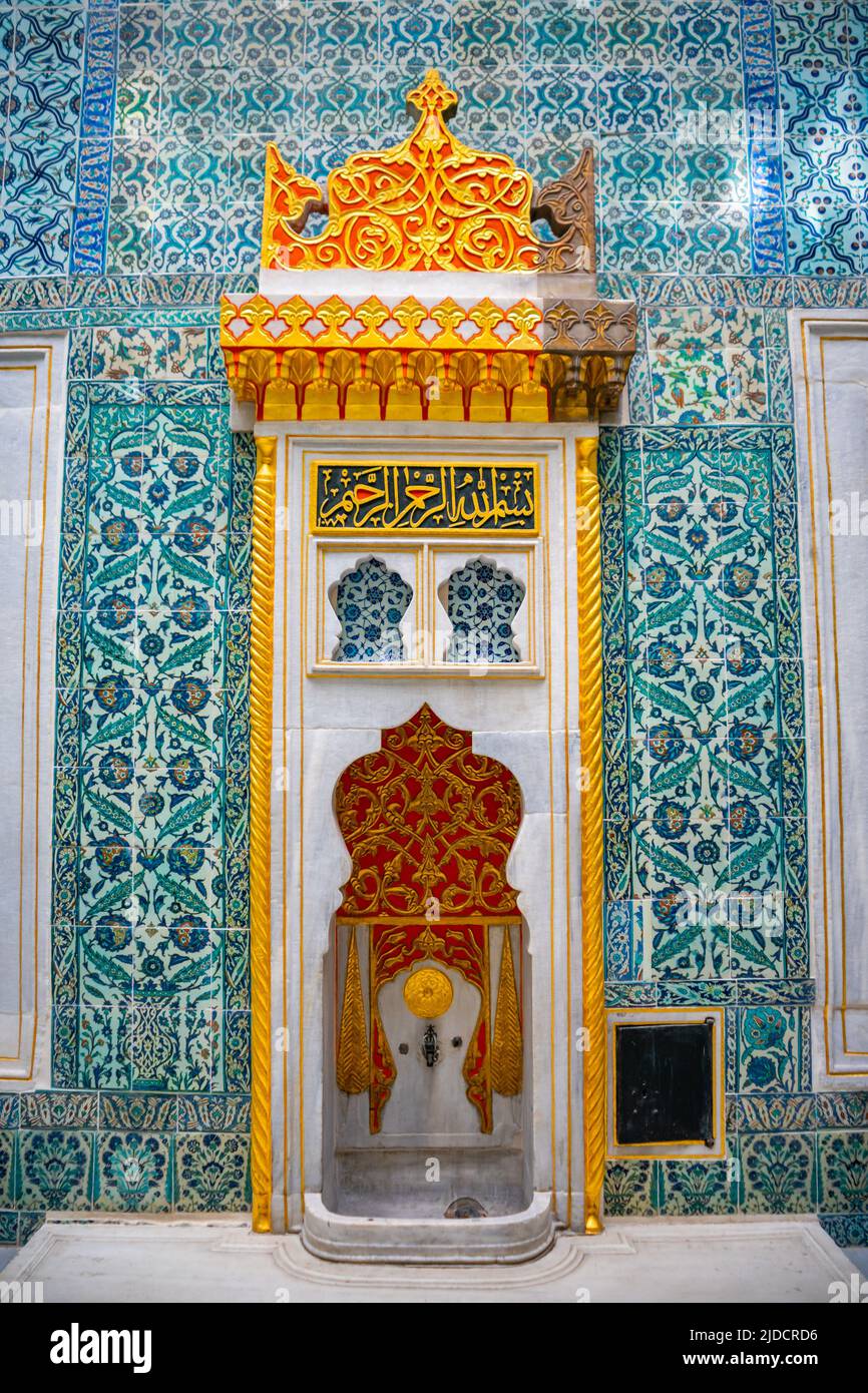 Interior of Topkapi Palace, detail and decoration of the castle ...