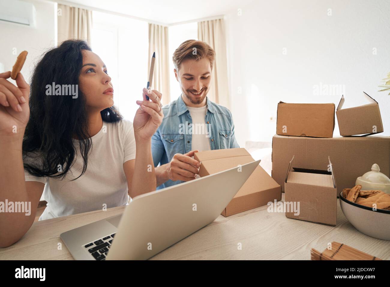 Box store employees hi-res stock photography and images - Alamy