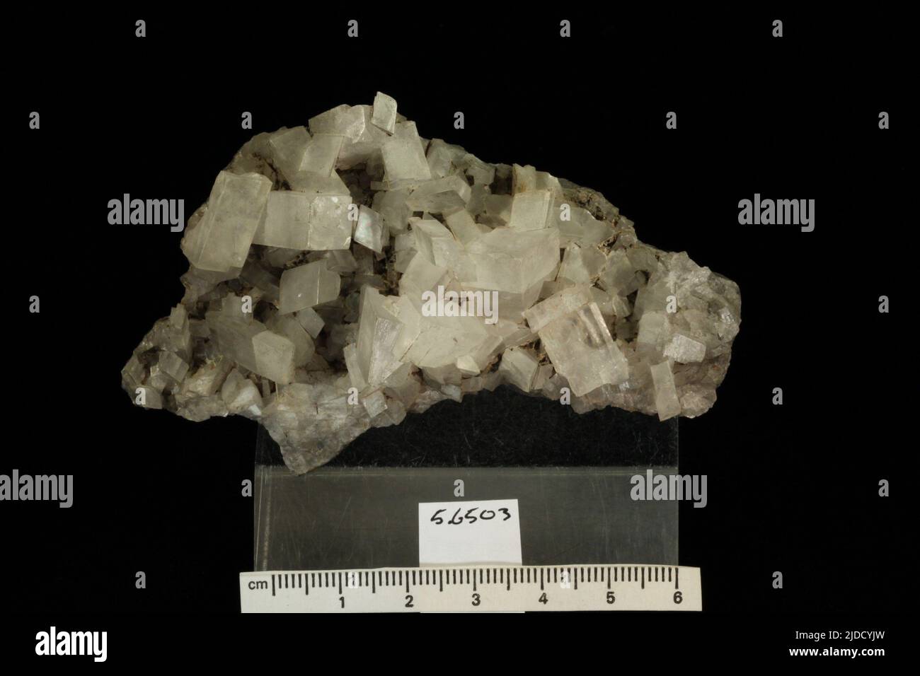 Calcite crystal structures hi-res stock photography and images - Alamy