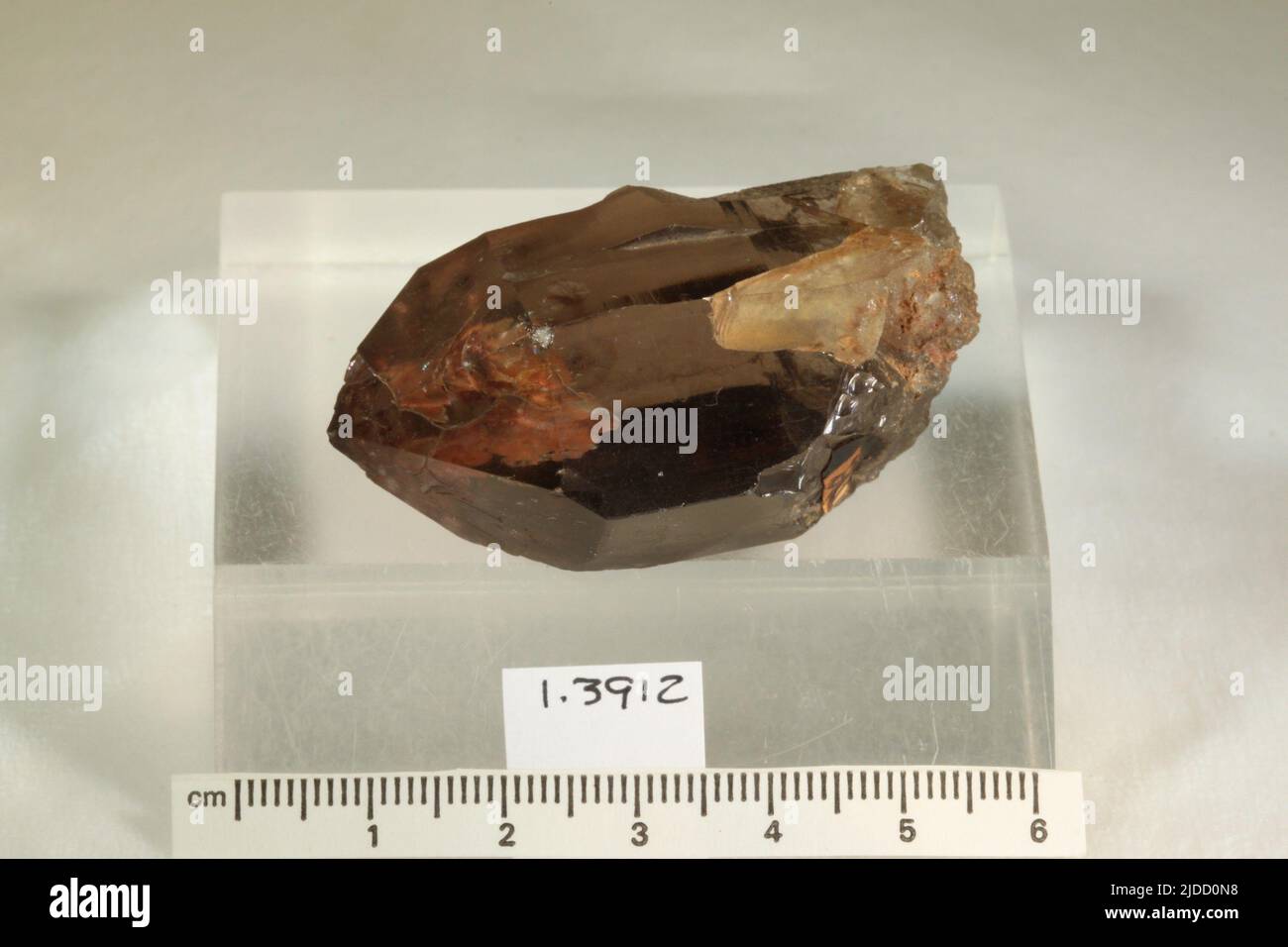 Quartz. minerals. North America; USA; North Carolina; Alexander County ...