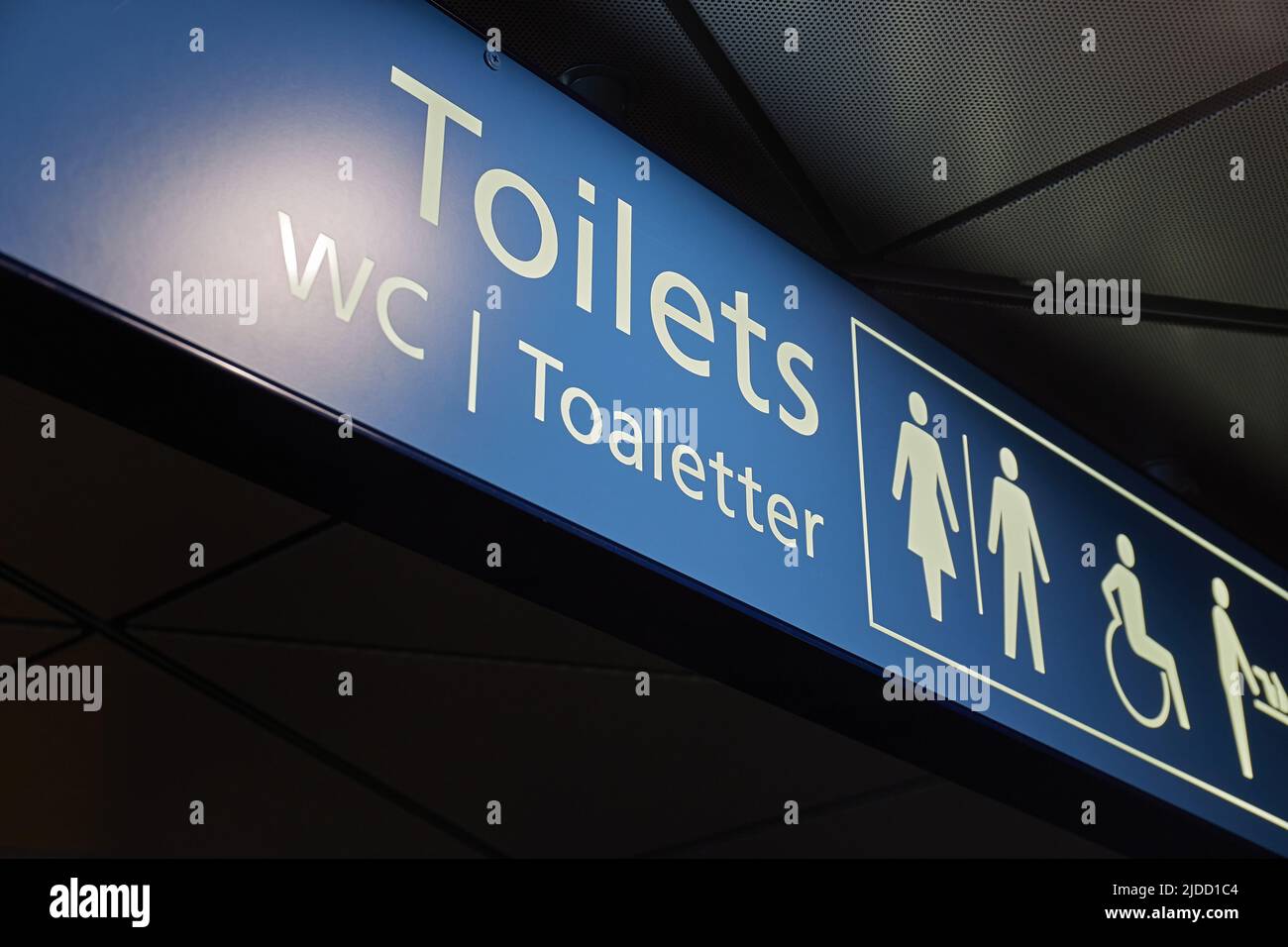Toilet signs showing direction Stock Photo - Alamy