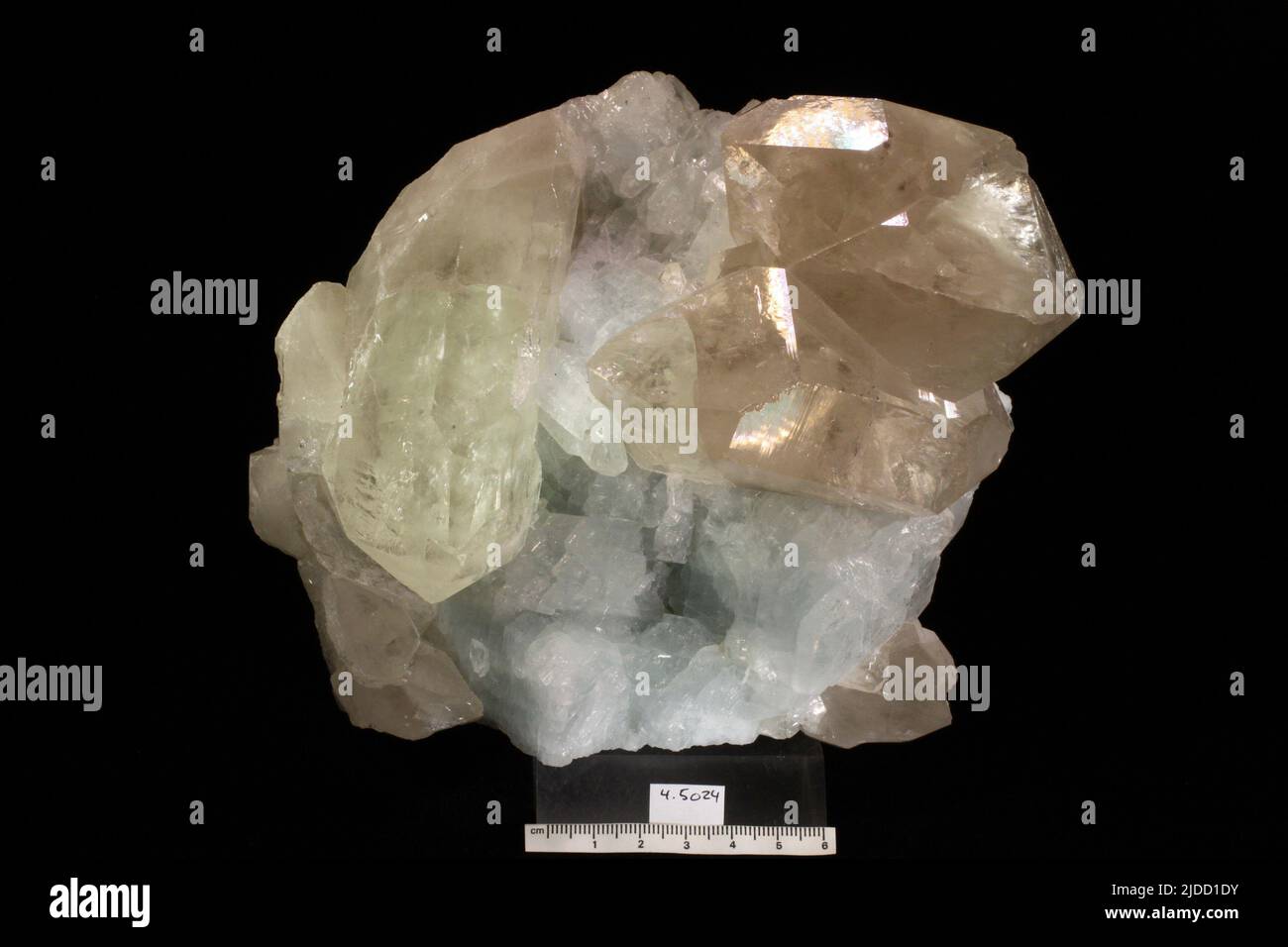 Quartz. minerals. Afghanistan; Pechaghan pegmatite, Nijrab District ...