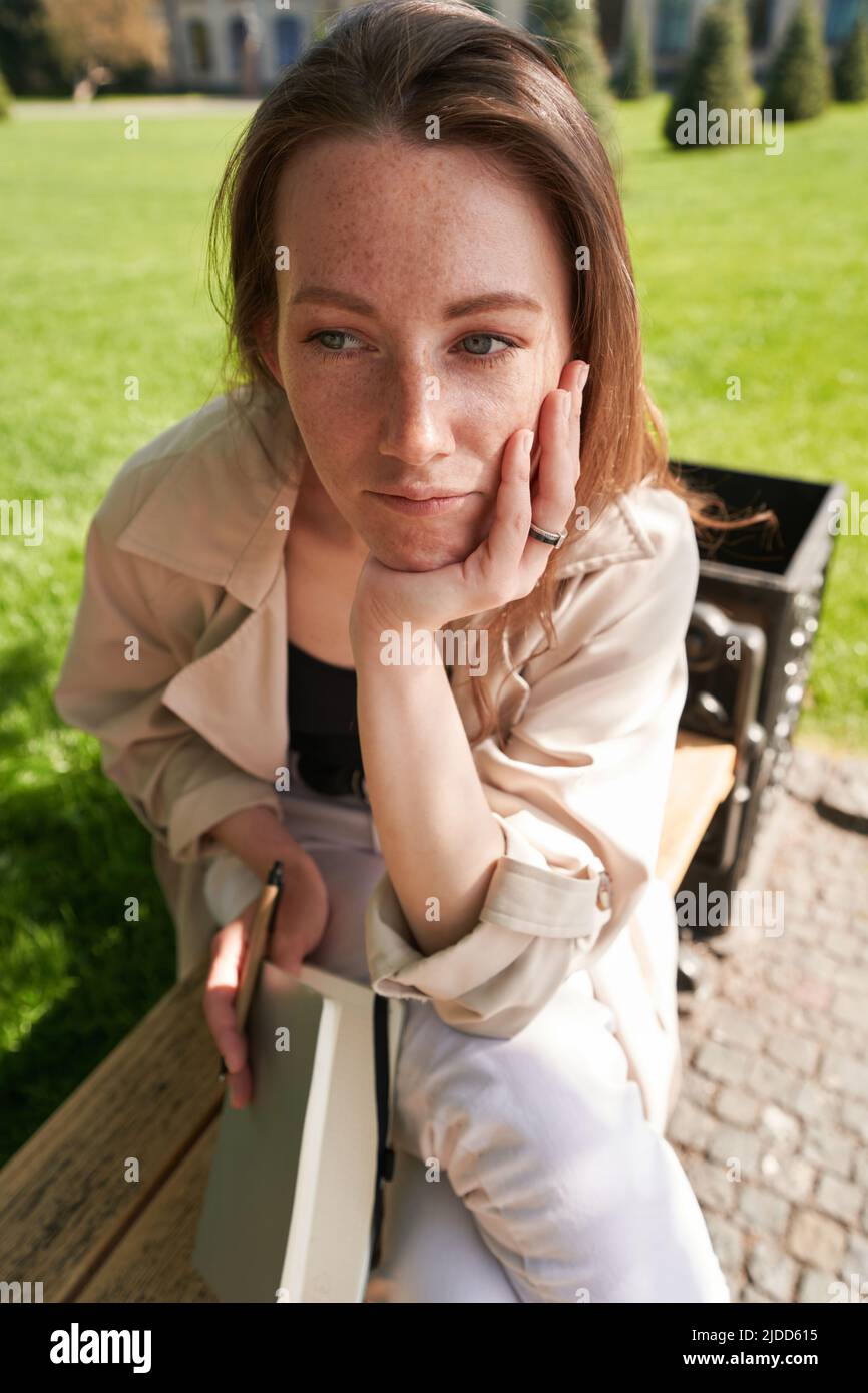 Face propped up hi-res stock photography and images - Alamy